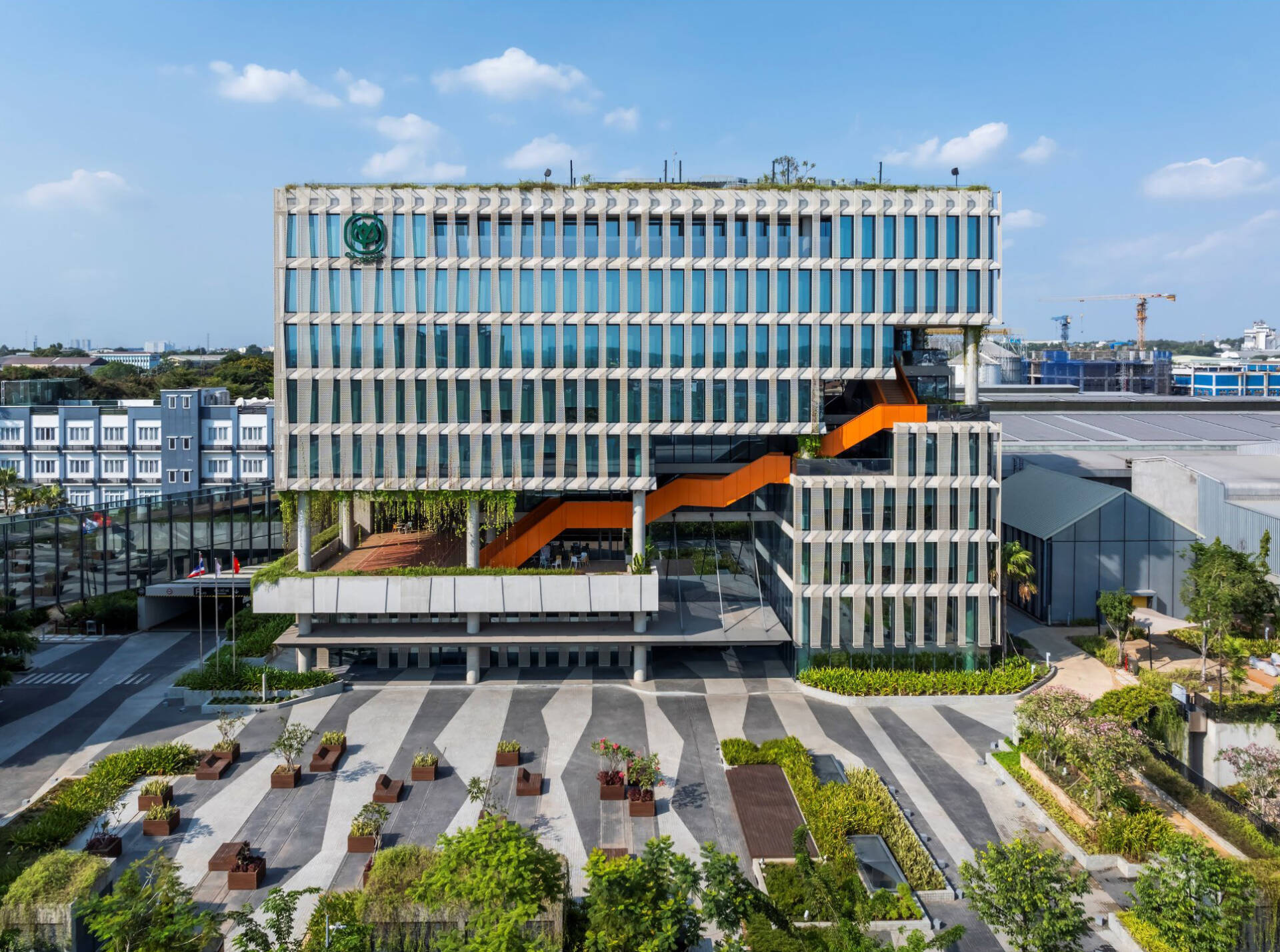 Trụ sở Văn phòng CP Việt Nam - Không gian làm việc bền vững với vườn treo xanh | Công ty CP Kiến ...