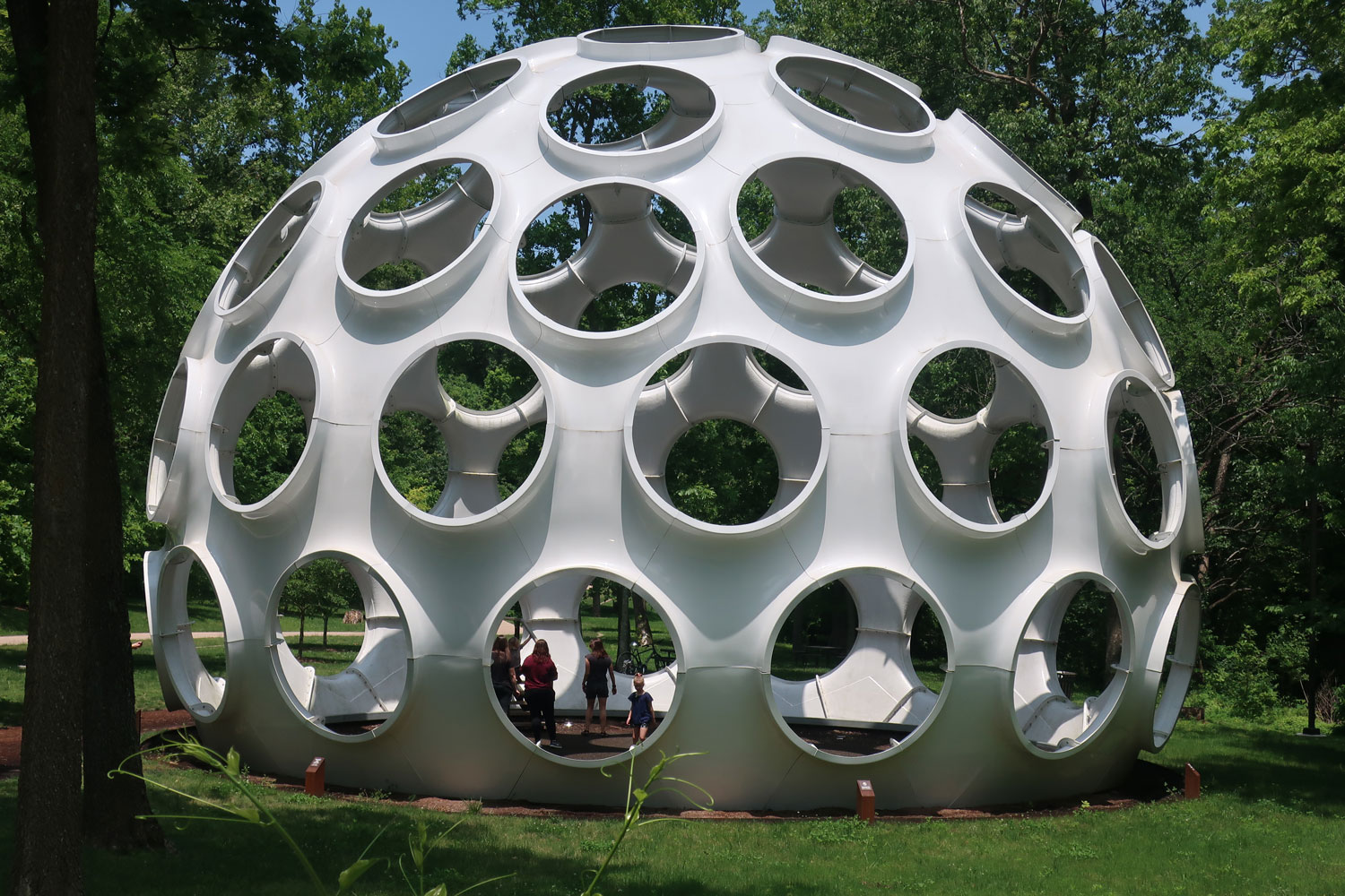 Buckminster Fuller – Kiến trúc sư của Tư duy Hệ thống: "Làm nhiều hơn ...