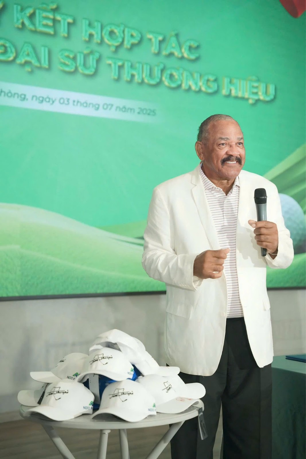 Neo Floor hợp tác cùng huyền thoại golf Jim Thorpe: Kết nối vật liệu ...