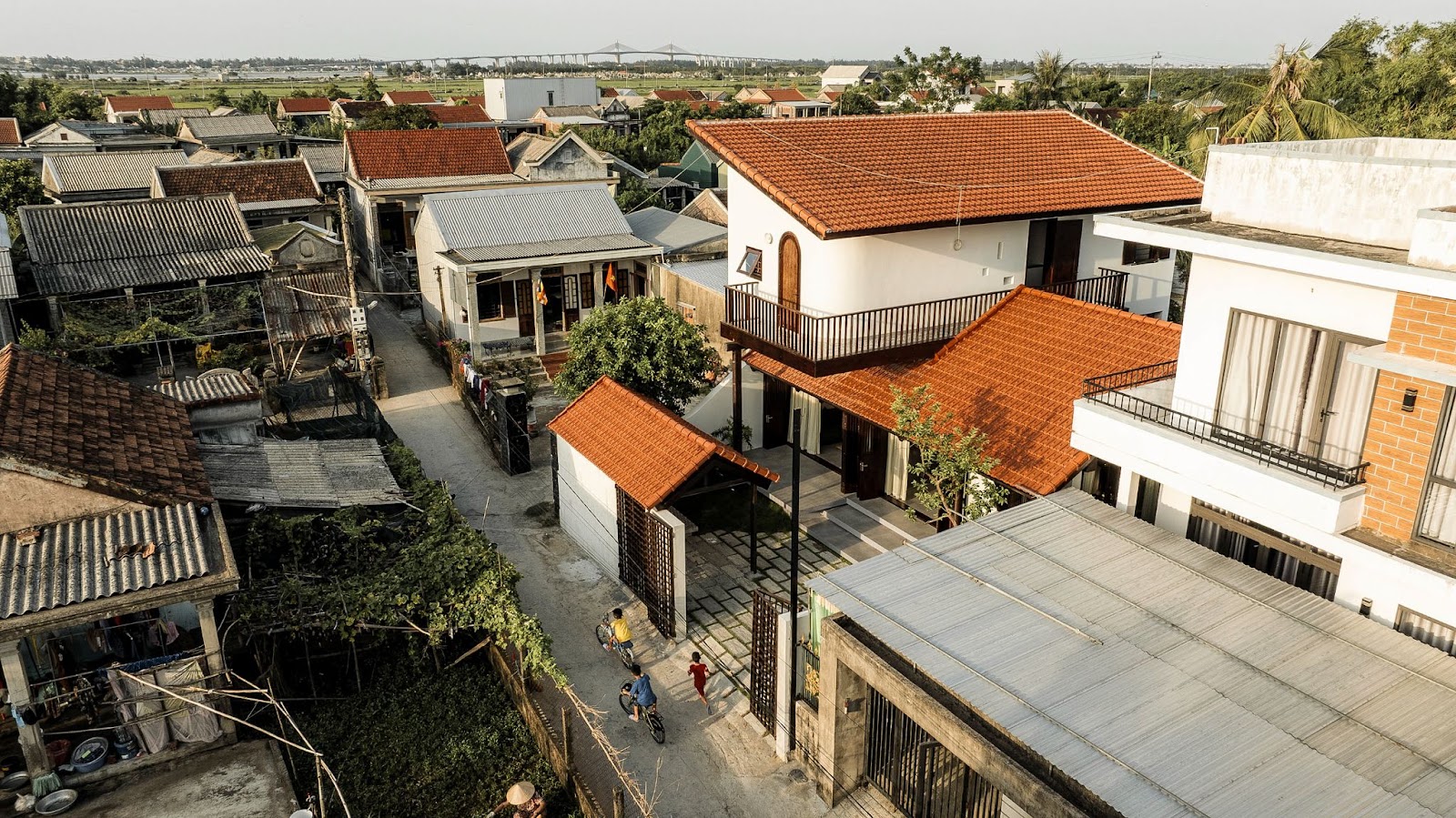House in Thuan Hoa - Giữ tinh thần truyền thống thông quá thiết kế mới ...