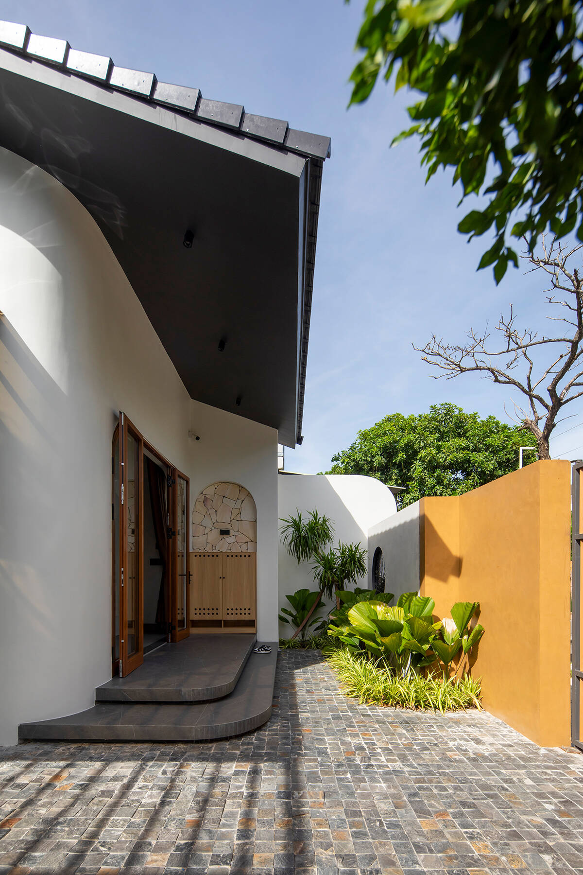 Pig & Ruby House: Ngôi nhà với hình khối mềm mại và tinh thần tối giản ...