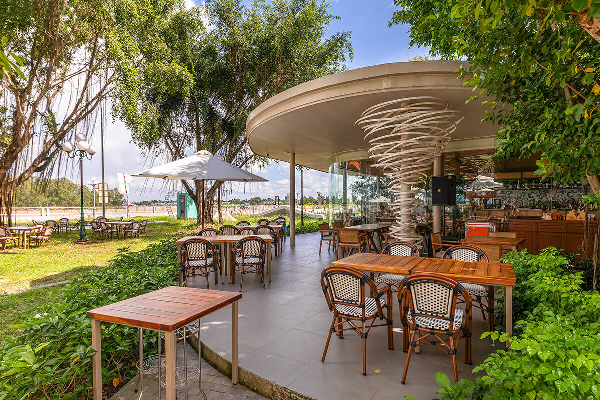 KAYA Mekong River Front Dining & Lounge: Khoảng lặng giữa phù sa và ...