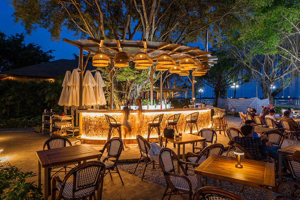 KAYA Mekong River Front Dining & Lounge: Khoảng lặng giữa phù sa và ...