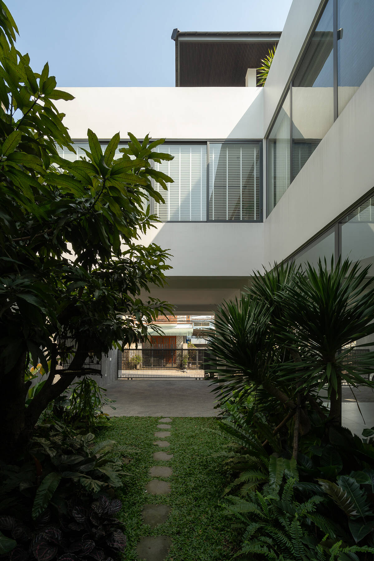 Trung Hoa Office – Mô hình văn phòng thích ứng với khí hậu nhiệt đới ...
