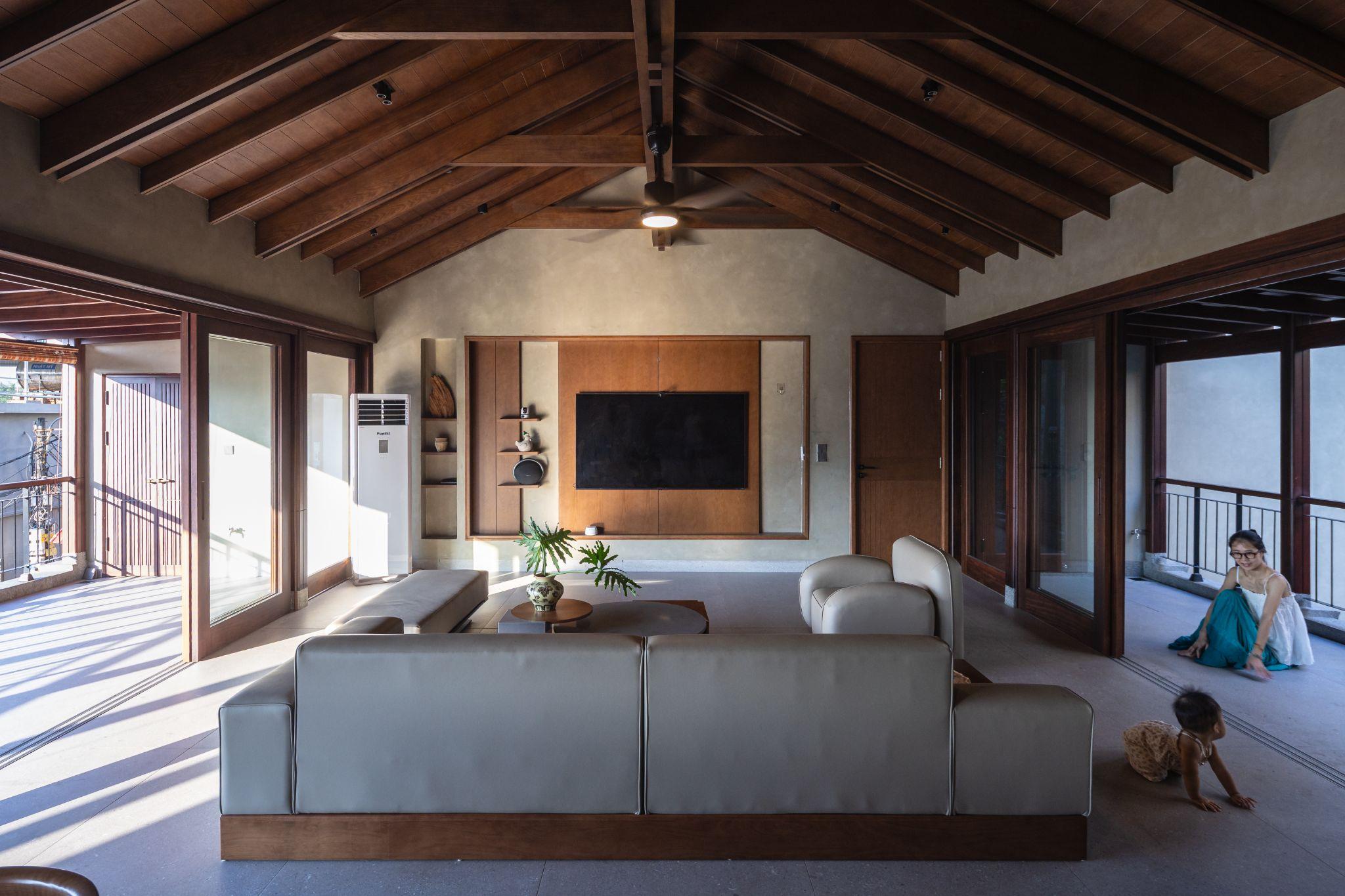 Ba House: Nhịp điệu sống dành cho ba thế hệ bên sườn đồi | TT.V Architects