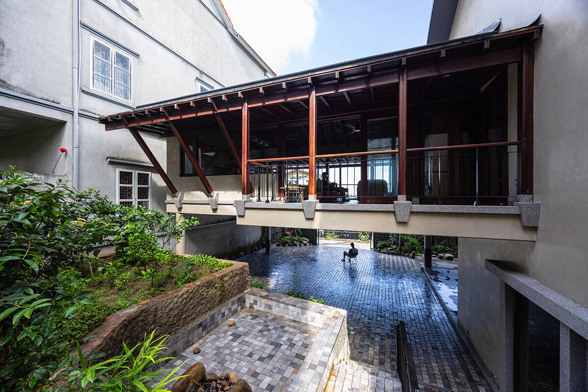 Ba House: Nhịp điệu sống dành cho ba thế hệ bên sườn đồi | TT.V Architects