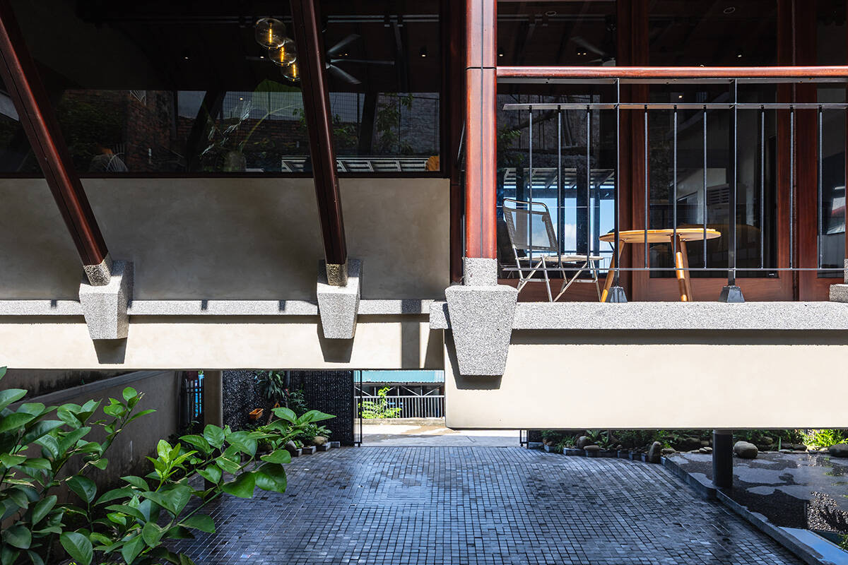 Ba House: Nhịp điệu sống dành cho ba thế hệ bên sườn đồi | TT.V Architects