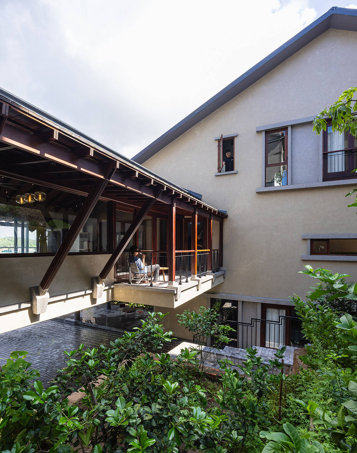 Ba House: Nhịp điệu sống dành cho ba thế hệ bên sườn đồi | TT.V Architects