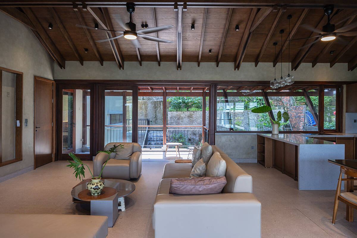 Ba House: Nhịp điệu sống dành cho ba thế hệ bên sườn đồi | TT.V Architects