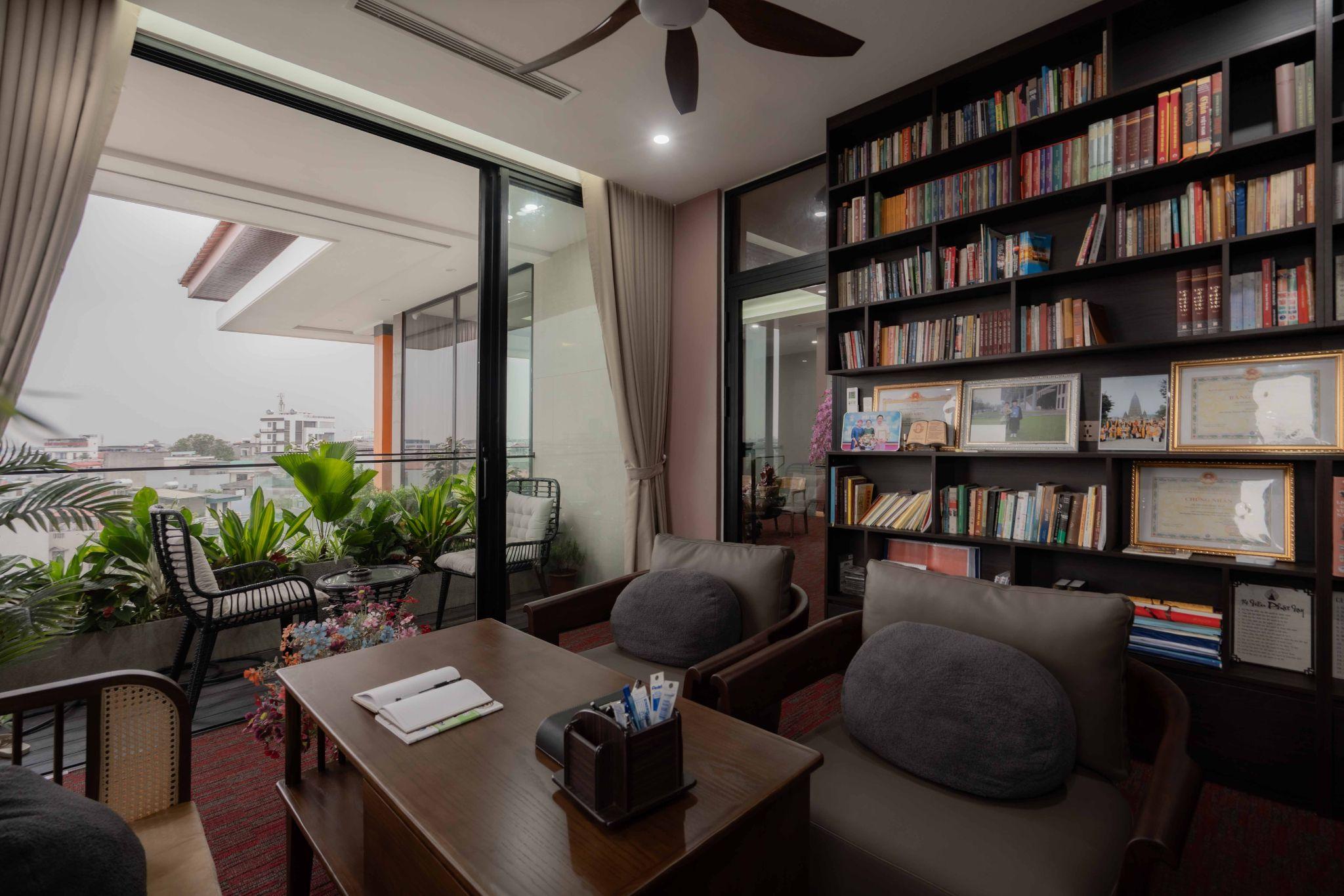 T-Green House - Nhà phố được tổ chức theo chiều đứng và lớp đệm xanh ...